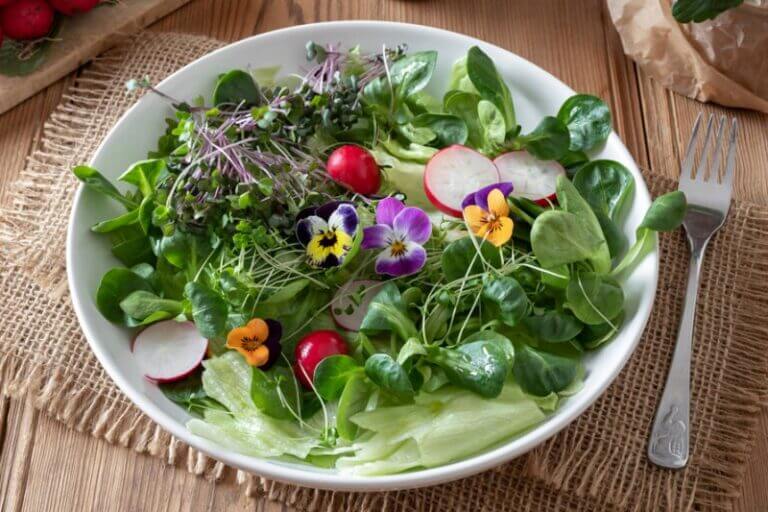 How Do You Eat Microgreens? Tastiest Ways to Enjoy Over 35 Microgreens ...